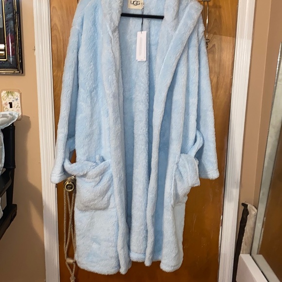UGG | Intimates & Sleepwear | Ugg Aarti Plush Robe Size 2x Color Pool ...